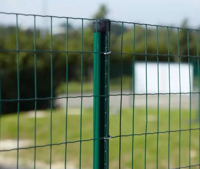 Grillages souples VS rigides : comment choisir la clôture idéale